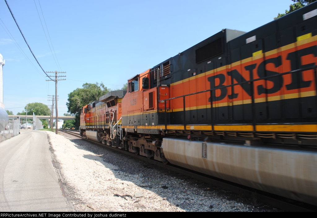 BNSF 1025